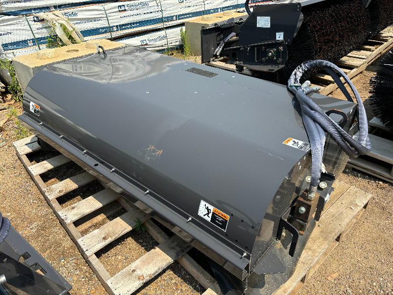 2024 CASE 20584M 84IN HOPPER BROOM BROOM E00326930 NEW