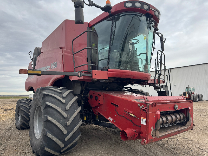 2011 CASE IH 8120 COMBIN COMBINE E00648649 USED
